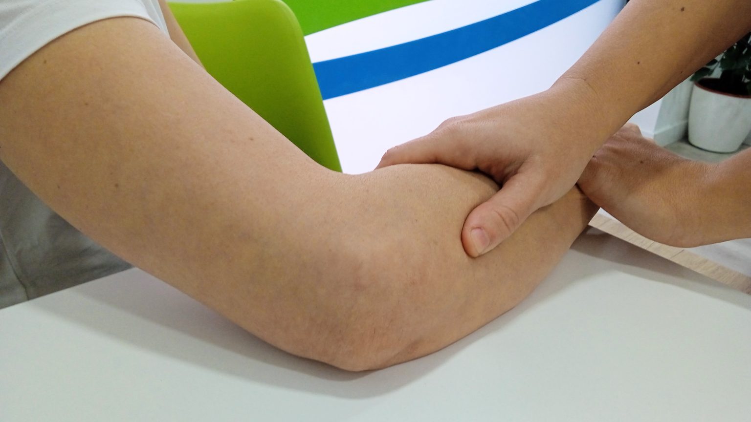 Dolor en el codo: ¿Qué es la epicondilitis y cómo curarla? - Fisioem - Centro de fisioterapia